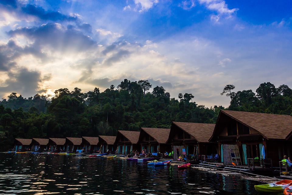 แพ 500 ไร่ (500 Rai Floating Resort) สุราษฎร์ธานี